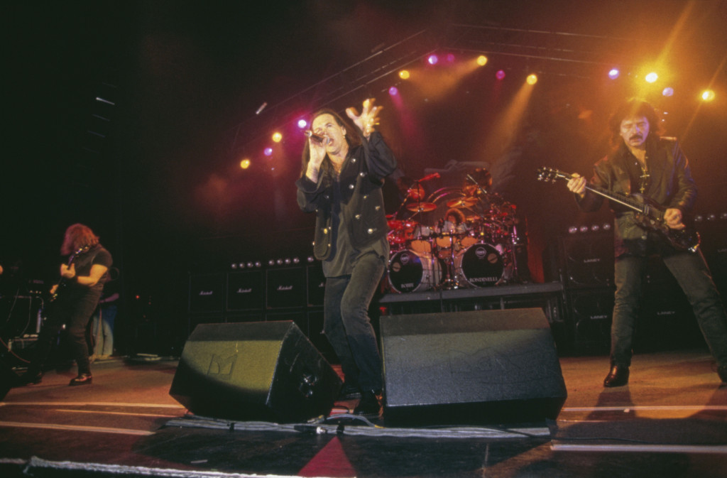 Macht ehemaliger Black Sabbath-Sänger Tony Martin gemeinsame Sache mit ...