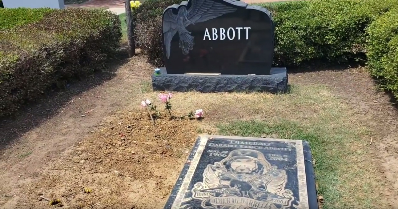 Video: Zu Besuch an der Ruhestätte von Vinnie Paul und Dimebag Darrell