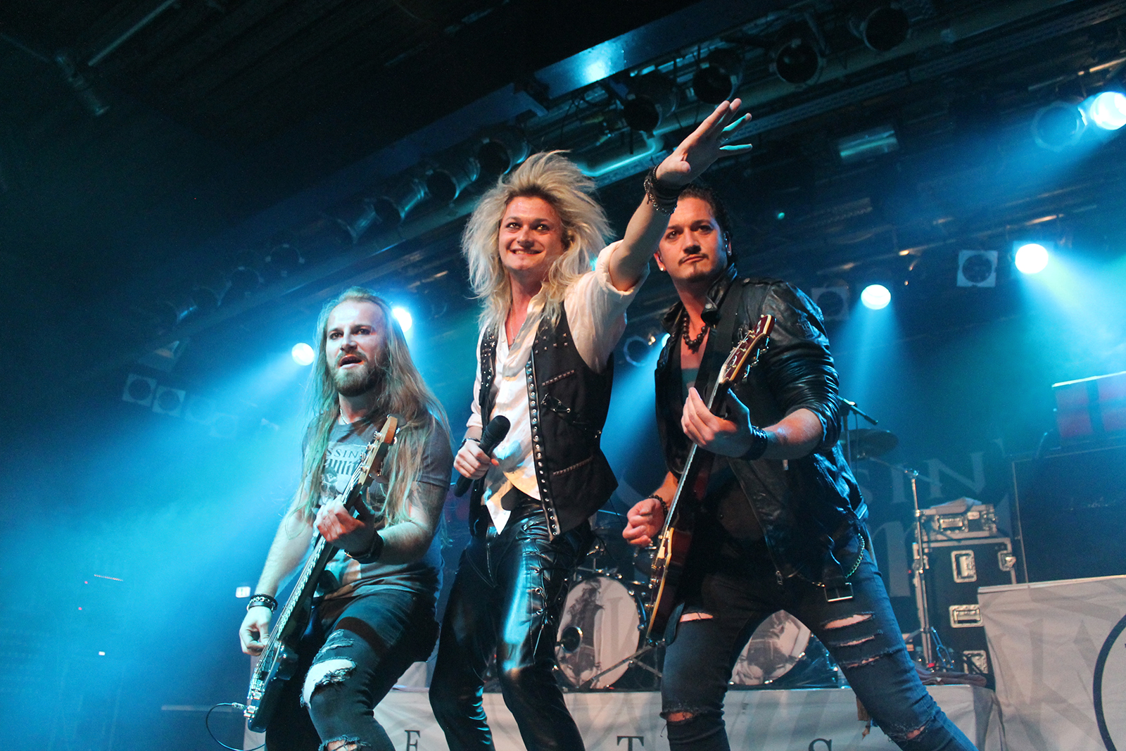 Im Pit bei: Kissin’ Dynamite, München, Backstage Werk, 12.04.2019