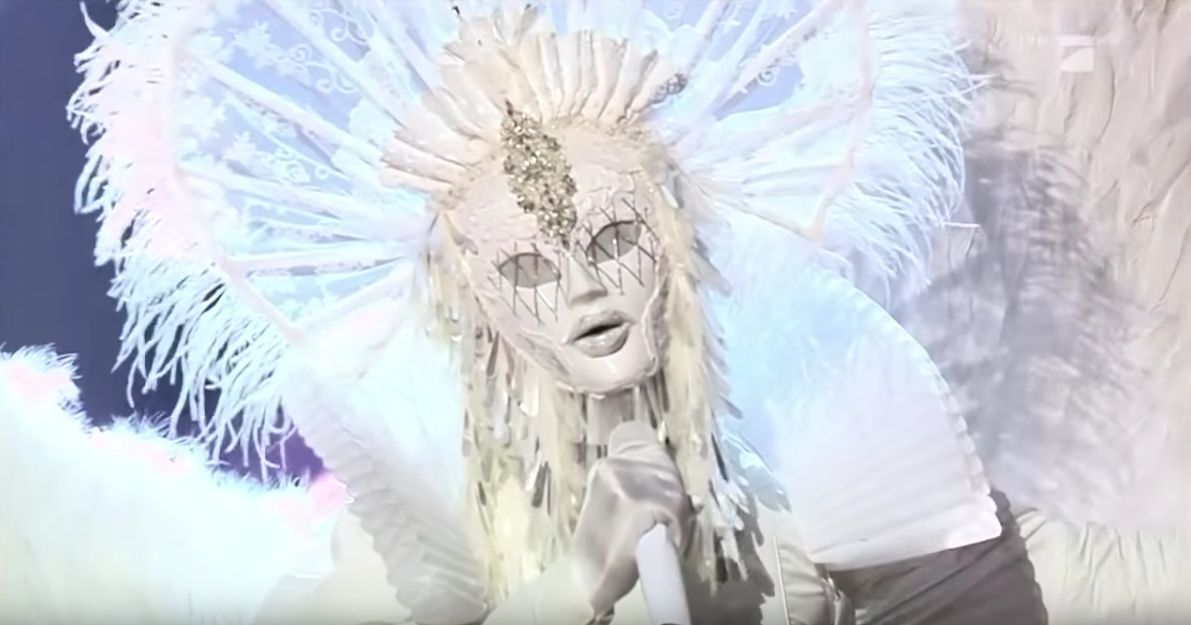 ʻThe Masked Singerʼ: Metal-Engel rockt Pro7-Show