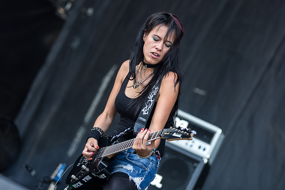 Evanescence geben Nachfolger von Gitarristin Jen Majura bekannt