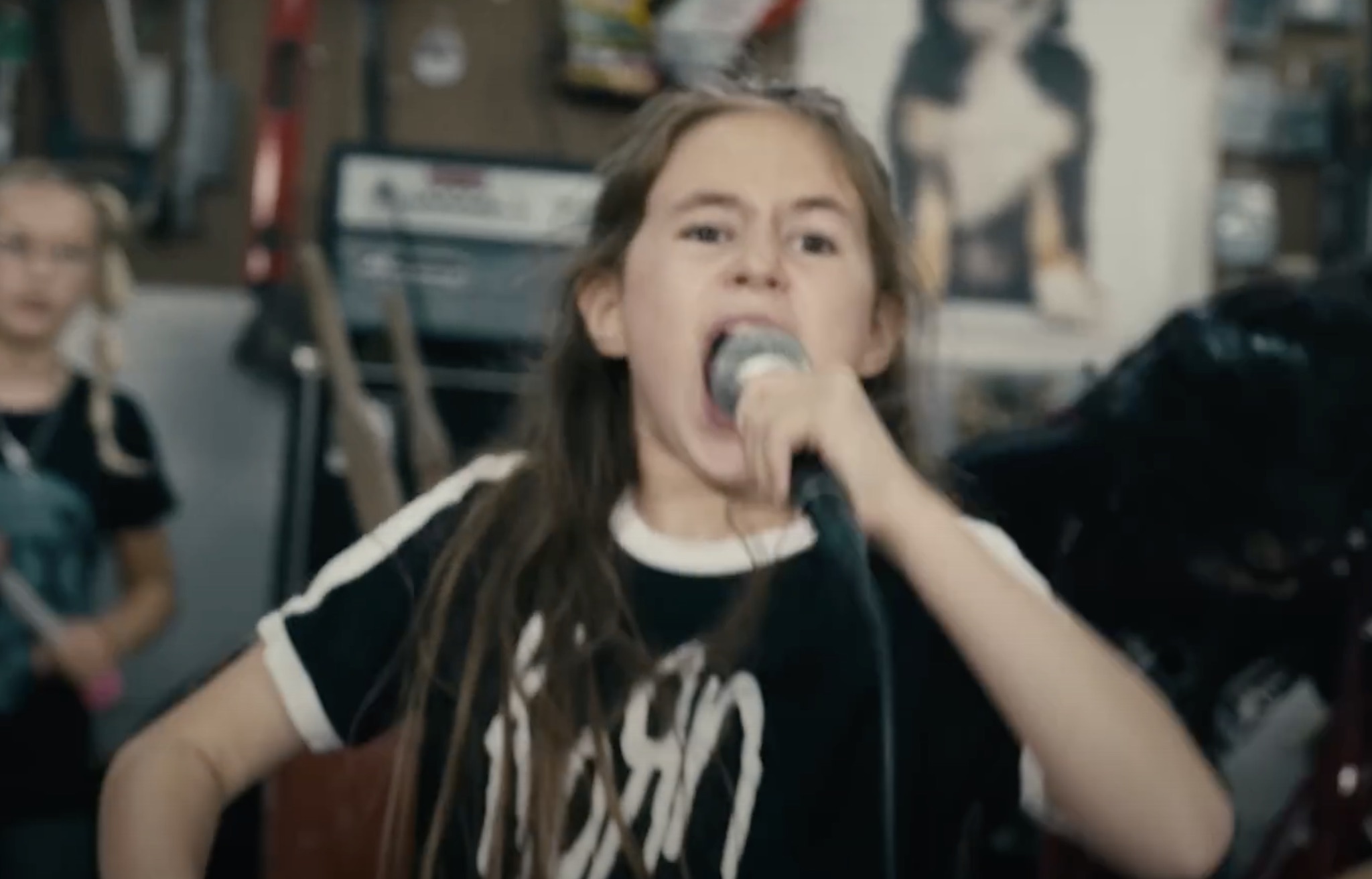 Slipknot: Zehnjährige Zoë covert ‘The Heretic Anthem’ mit ihrer Band